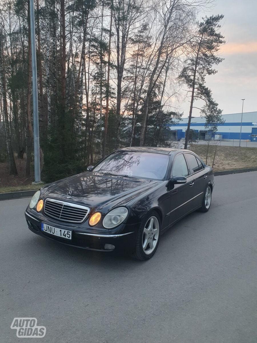 Black Mercedes-Benz E 320 2003 in Ukmerge, with an engine capacity of 3.20 L and mileage of 390 thousand km for 2300 €, photo 1 on AUTOMOTO.COM.LV