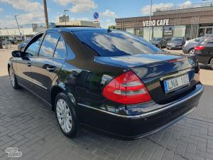 Melns Mercedes-Benz E 320 2003 Kauņa, ar dzinēja tilpumu 3.20 L un nobraukumu 370 tūkst. km par 3200 €, foto 7 vietnē AUTOMOTO.COM.LV