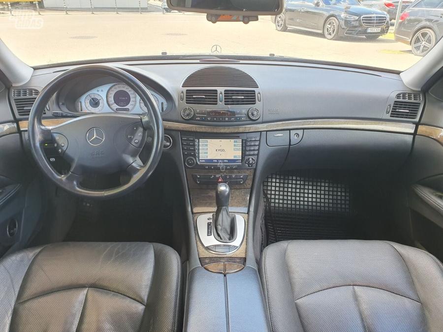 Melns Mercedes-Benz E 320 2003 Kauņa, ar dzinēja tilpumu 3.20 L un nobraukumu 370 tūkst. km par 3200 €, foto 10 vietnē AUTOMOTO.COM.LV