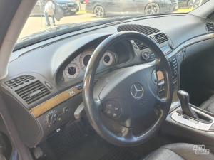 Melns Mercedes-Benz E 320 2003 Kauņa, ar dzinēja tilpumu 3.20 L un nobraukumu 370 tūkst. km par 3200 €, foto 13 vietnē AUTOMOTO.COM.LV