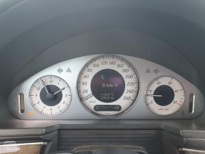 Melns Mercedes-Benz E 320 2003 Kauņa, ar dzinēja tilpumu 3.20 L un nobraukumu 370 tūkst. km par 3200 €, foto 16 vietnē AUTOMOTO.COM.LV