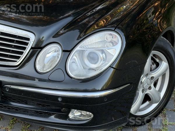 Black Mercedes-Benz E 320 2003 in Jurmala, with an engine capacity of 3.20 L and mileage of 397 thousand km for 1500 €, photo 2 on AUTOMOTO.COM.LV