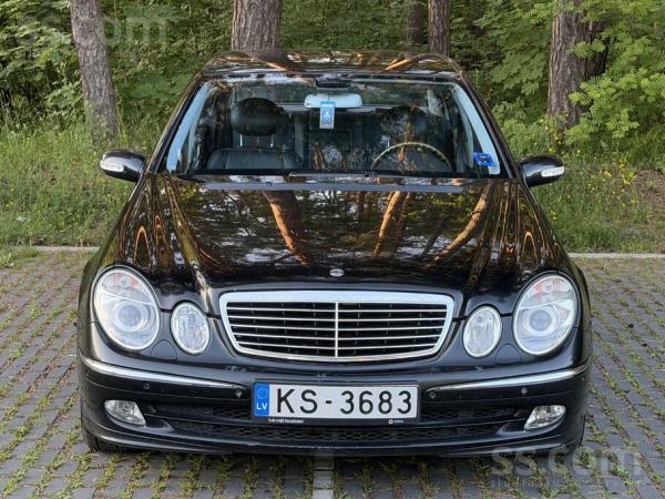Black Mercedes-Benz E 320 2003 in Jurmala, with an engine capacity of 3.20 L and mileage of 397 thousand km for 1500 €, photo 4 on AUTOMOTO.COM.LV