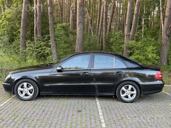 Black Mercedes-Benz E 320 2003 in Jurmala, with an engine capacity of 3.20 L and mileage of 397 thousand km for 1500 €, photo 6 on AUTOMOTO.COM.LV