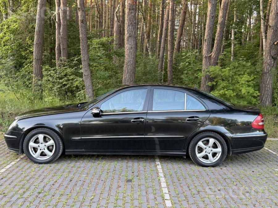 Black Mercedes-Benz E 320 2003 in Jurmala, with an engine capacity of 3.20 L and mileage of 397 thousand km for 1500 €, photo 7 on AUTOMOTO.COM.LV