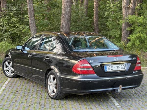 Black Mercedes-Benz E 320 2003 in Jurmala, with an engine capacity of 3.20 L and mileage of 397 thousand km for 1500 €, photo 8 on AUTOMOTO.COM.LV