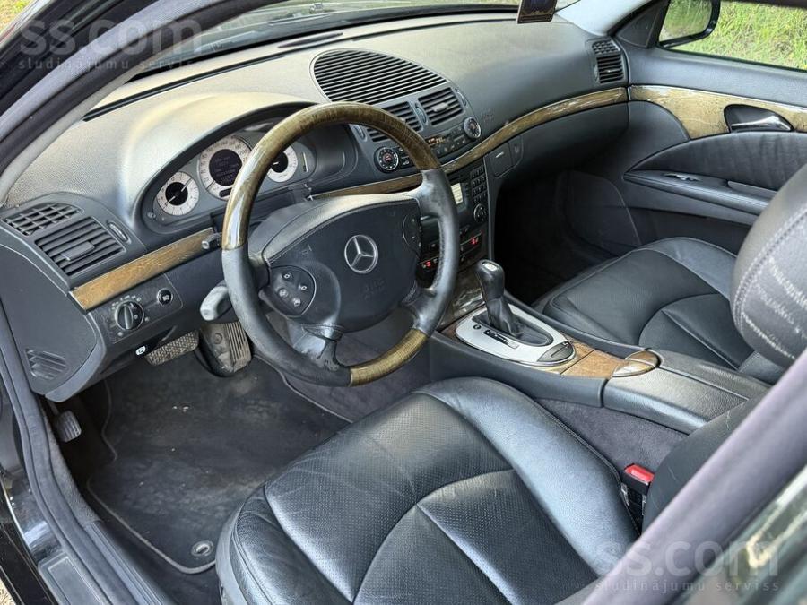 Black Mercedes-Benz E 320 2003 in Jurmala, with an engine capacity of 3.20 L and mileage of 397 thousand km for 1500 €, photo 11 on AUTOMOTO.COM.LV