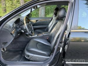 Black Mercedes-Benz E 320 2003 in Jurmala, with an engine capacity of 3.20 L and mileage of 397 thousand km for 1500 €, photo 12 on AUTOMOTO.COM.LV