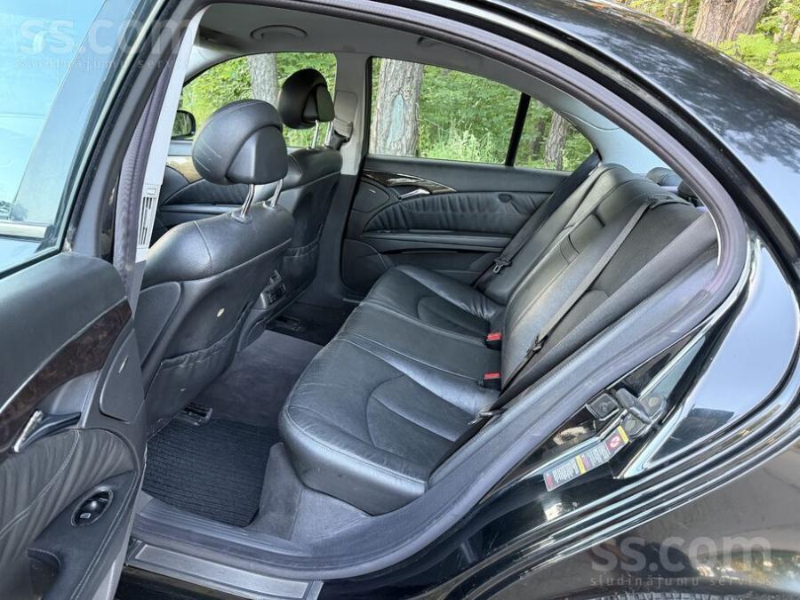 Black Mercedes-Benz E 320 2003 in Jurmala, with an engine capacity of 3.20 L and mileage of 397 thousand km for 1500 €, photo 15 on AUTOMOTO.COM.LV