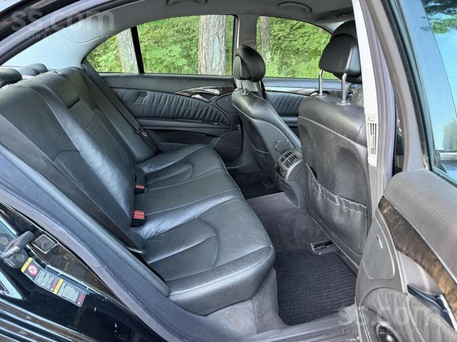 Black Mercedes-Benz E 320 2003 in Jurmala, with an engine capacity of 3.20 L and mileage of 397 thousand km for 1500 €, photo 16 on AUTOMOTO.COM.LV