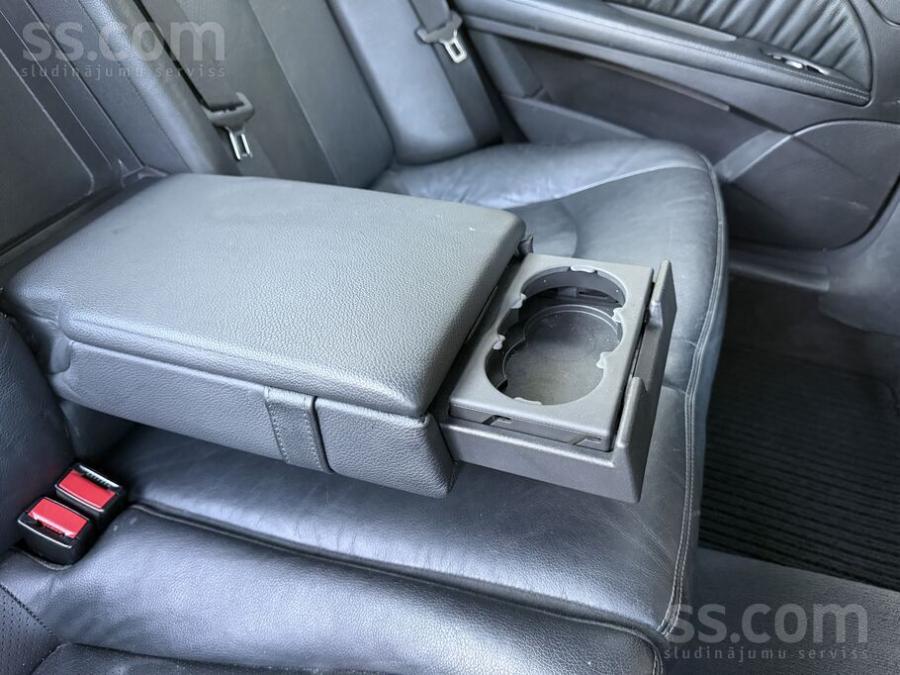 Black Mercedes-Benz E 320 2003 in Jurmala, with an engine capacity of 3.20 L and mileage of 397 thousand km for 1500 €, photo 17 on AUTOMOTO.COM.LV