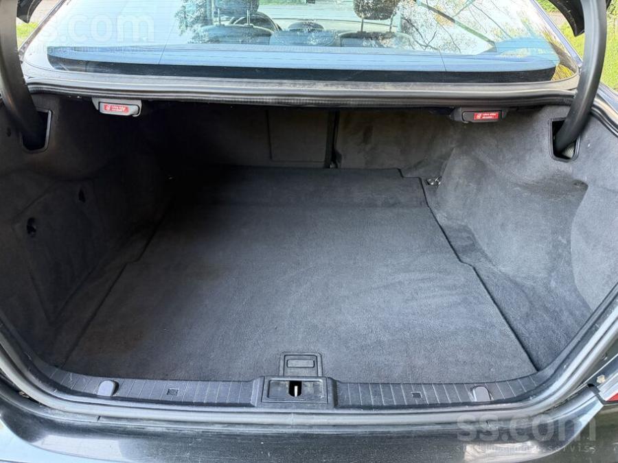 Black Mercedes-Benz E 320 2003 in Jurmala, with an engine capacity of 3.20 L and mileage of 397 thousand km for 1500 €, photo 26 on AUTOMOTO.COM.LV