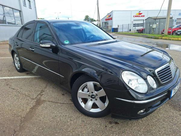 Black Mercedes-Benz E 320 2003 in Jonava, with an engine capacity of 3.22 L and mileage of 300 thousand km for 2500 €, photo 1 on AUTOMOTO.COM.LV
