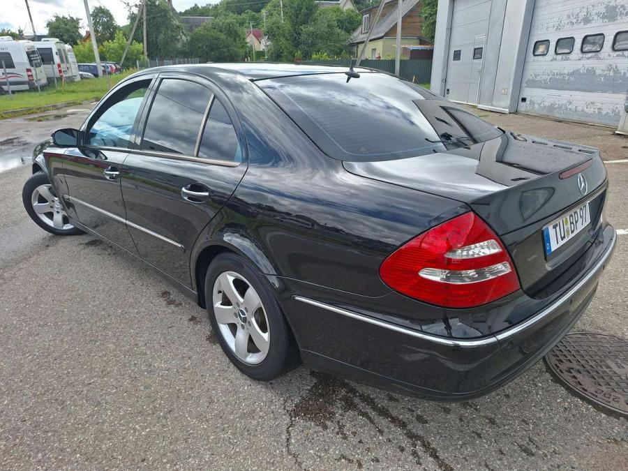 Melns Mercedes-Benz E 320 2003 Jonava, ar dzinēja tilpumu 3.22 L un nobraukumu 300 tūkst. km par 2500 €, foto 3 vietnē AUTOMOTO.COM.LV