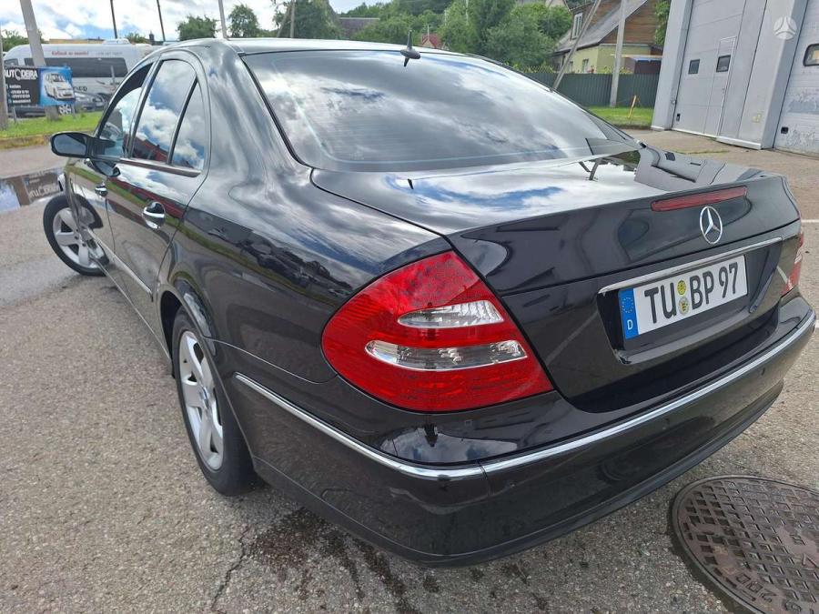 Melns Mercedes-Benz E 320 2003 Jonava, ar dzinēja tilpumu 3.22 L un nobraukumu 300 tūkst. km par 2500 €, foto 4 vietnē AUTOMOTO.COM.LV