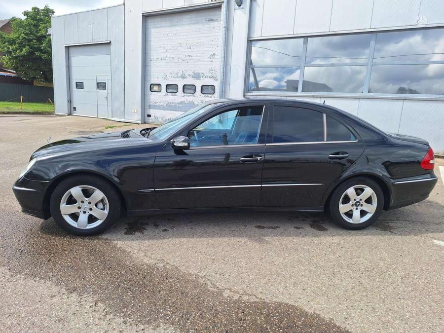 Melns Mercedes-Benz E 320 2003 Jonava, ar dzinēja tilpumu 3.22 L un nobraukumu 300 tūkst. km par 2500 €, foto 9 vietnē AUTOMOTO.COM.LV
