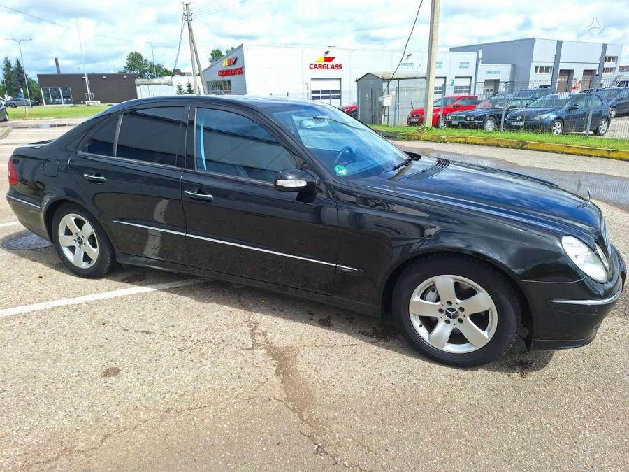 Melns Mercedes-Benz E 320 2003 Jonava, ar dzinēja tilpumu 3.22 L un nobraukumu 300 tūkst. km par 2500 €, foto 10 vietnē AUTOMOTO.COM.LV