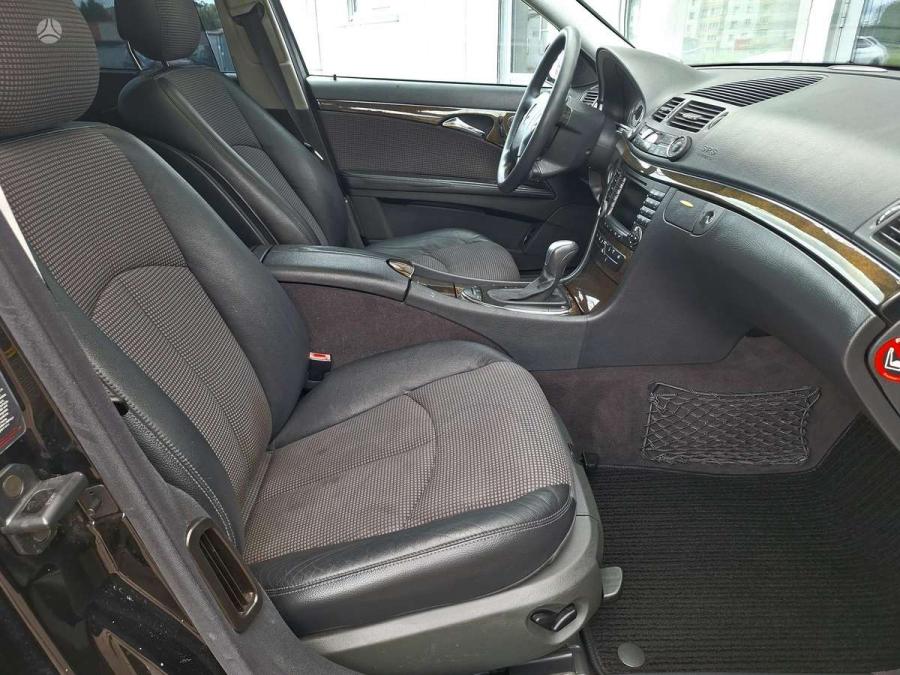 Melns Mercedes-Benz E 320 2003 Jonava, ar dzinēja tilpumu 3.22 L un nobraukumu 300 tūkst. km par 2500 €, foto 14 vietnē AUTOMOTO.COM.LV