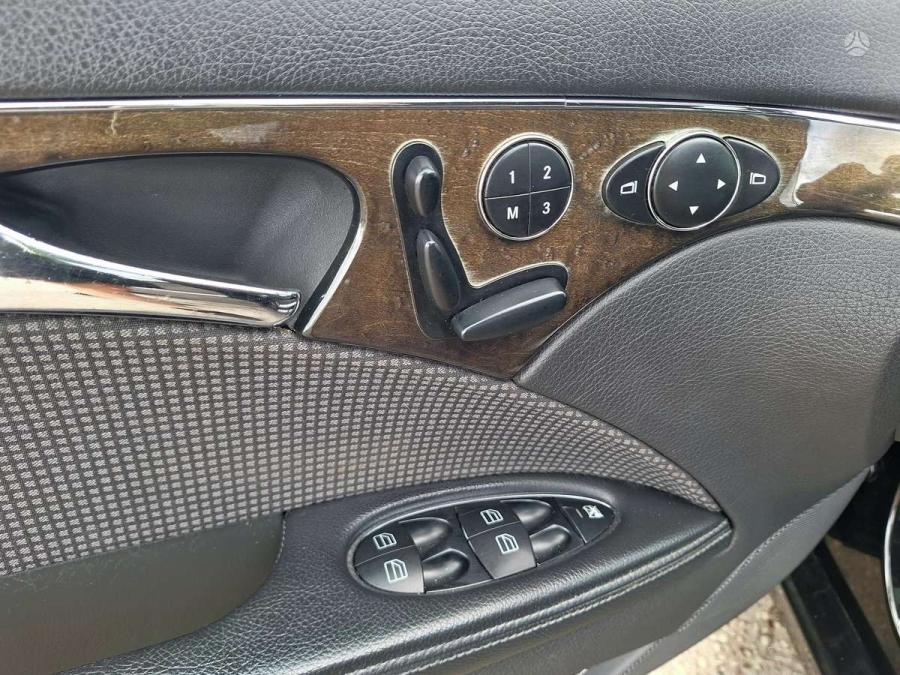 Melns Mercedes-Benz E 320 2003 Jonava, ar dzinēja tilpumu 3.22 L un nobraukumu 300 tūkst. km par 2500 €, foto 15 vietnē AUTOMOTO.COM.LV