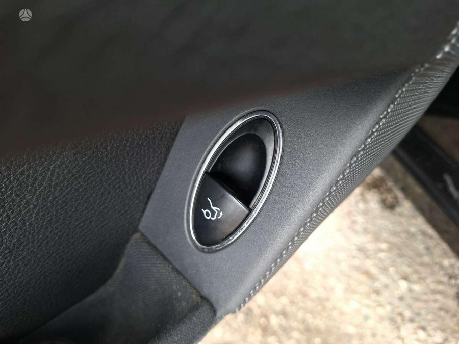 Melns Mercedes-Benz E 320 2003 Jonava, ar dzinēja tilpumu 3.22 L un nobraukumu 300 tūkst. km par 2500 €, foto 16 vietnē AUTOMOTO.COM.LV