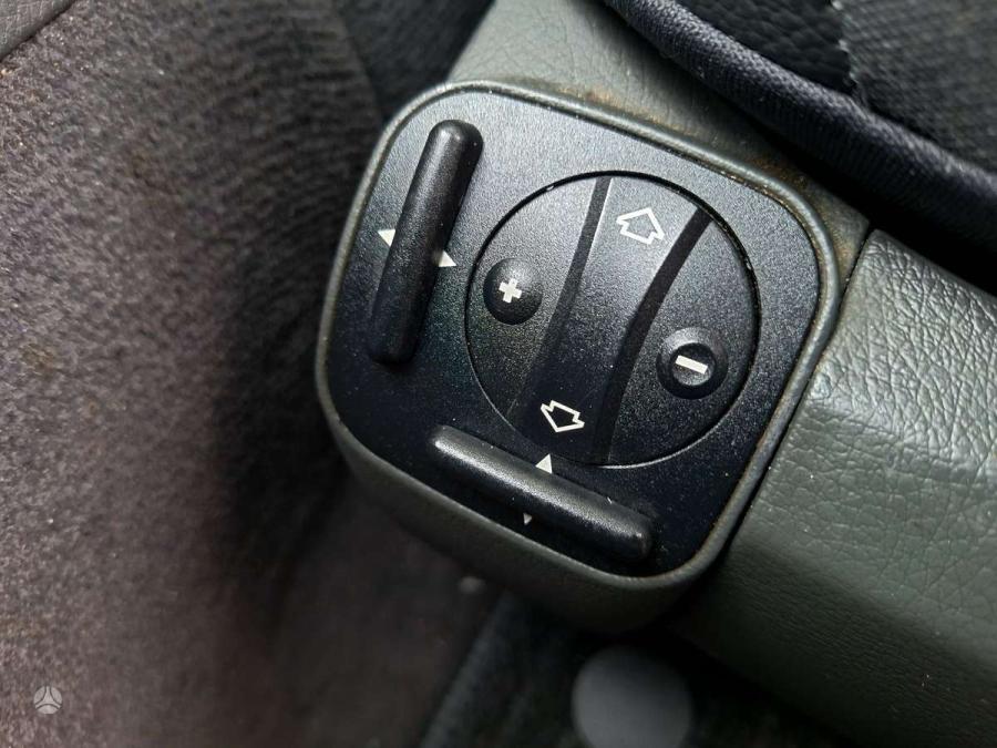Melns Mercedes-Benz E 320 2003 Jonava, ar dzinēja tilpumu 3.22 L un nobraukumu 300 tūkst. km par 2500 €, foto 17 vietnē AUTOMOTO.COM.LV