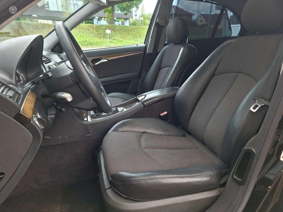 Melns Mercedes-Benz E 320 2003 Jonava, ar dzinēja tilpumu 3.22 L un nobraukumu 300 tūkst. km par 2500 €, foto 18 vietnē AUTOMOTO.COM.LV