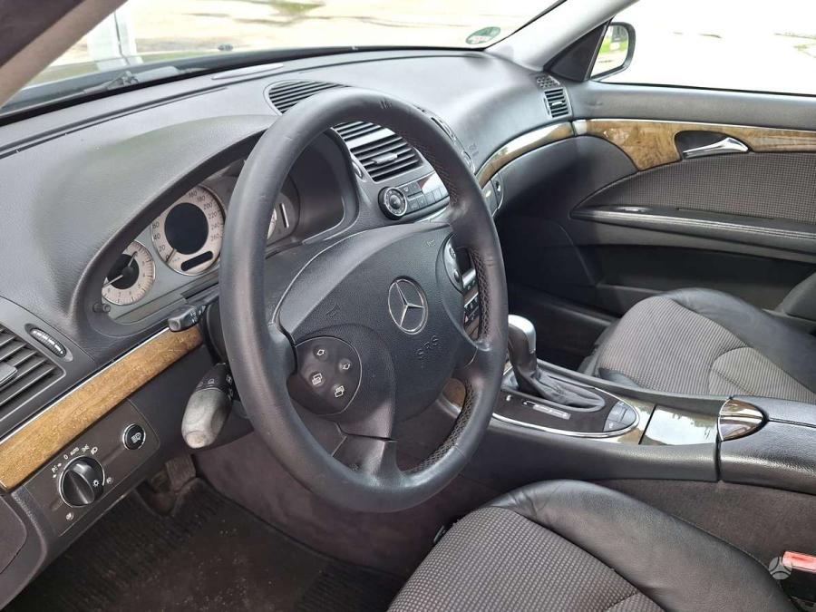 Melns Mercedes-Benz E 320 2003 Jonava, ar dzinēja tilpumu 3.22 L un nobraukumu 300 tūkst. km par 2500 €, foto 20 vietnē AUTOMOTO.COM.LV