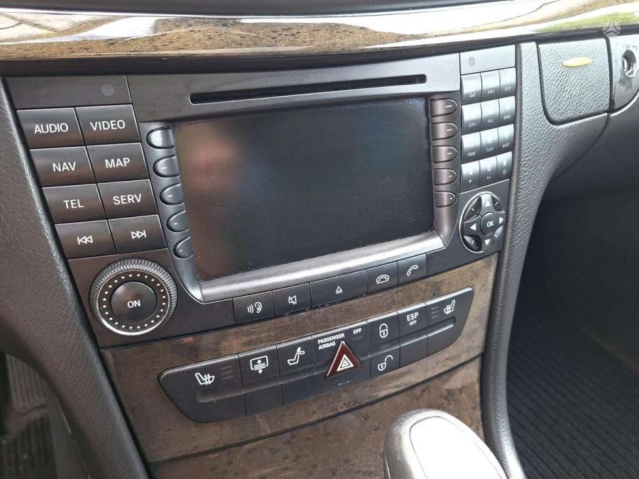 Melns Mercedes-Benz E 320 2003 Jonava, ar dzinēja tilpumu 3.22 L un nobraukumu 300 tūkst. km par 2500 €, foto 21 vietnē AUTOMOTO.COM.LV