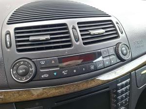 Melns Mercedes-Benz E 320 2003 Jonava, ar dzinēja tilpumu 3.22 L un nobraukumu 300 tūkst. km par 2500 €, foto 22 vietnē AUTOMOTO.COM.LV