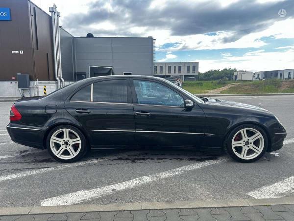 Black Mercedes-Benz E 320 2003 in Vilnius, with an engine capacity of 3.22 L and mileage of 400 thousand km for 2300 €, photo 4 on AUTOMOTO.COM.LV