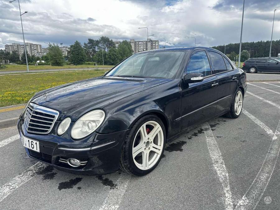 Melns Mercedes-Benz E 320 2003 Viļņa, ar dzinēja tilpumu 3.22 L un nobraukumu 400 tūkst. km par 2300 €, foto 6 vietnē AUTOMOTO.COM.LV