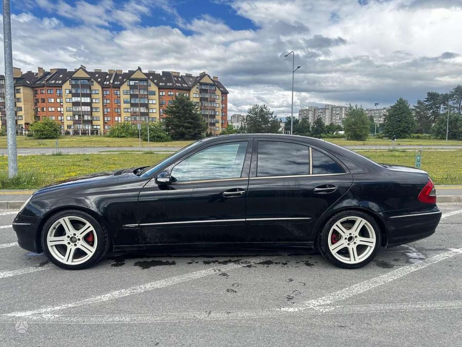 Melns Mercedes-Benz E 320 2003 Viļņa, ar dzinēja tilpumu 3.22 L un nobraukumu 400 tūkst. km par 2300 €, foto 7 vietnē AUTOMOTO.COM.LV