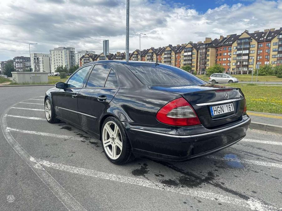 Melns Mercedes-Benz E 320 2003 Viļņa, ar dzinēja tilpumu 3.22 L un nobraukumu 400 tūkst. km par 2300 €, foto 8 vietnē AUTOMOTO.COM.LV