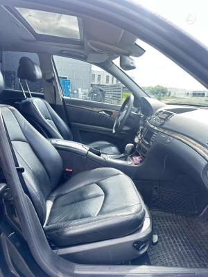 Melns Mercedes-Benz E 320 2003 Viļņa, ar dzinēja tilpumu 3.22 L un nobraukumu 400 tūkst. km par 2300 €, foto 9 vietnē AUTOMOTO.COM.LV
