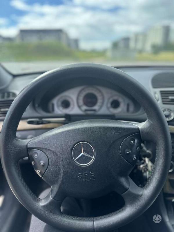Black Mercedes-Benz E 320 2003 in Vilnius, with an engine capacity of 3.22 L and mileage of 400 thousand km for 2300 €, photo 10 on AUTOMOTO.COM.LV
