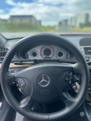 Melns Mercedes-Benz E 320 2003 Viļņa, ar dzinēja tilpumu 3.22 L un nobraukumu 400 tūkst. km par 2300 €, foto 11 vietnē AUTOMOTO.COM.LV
