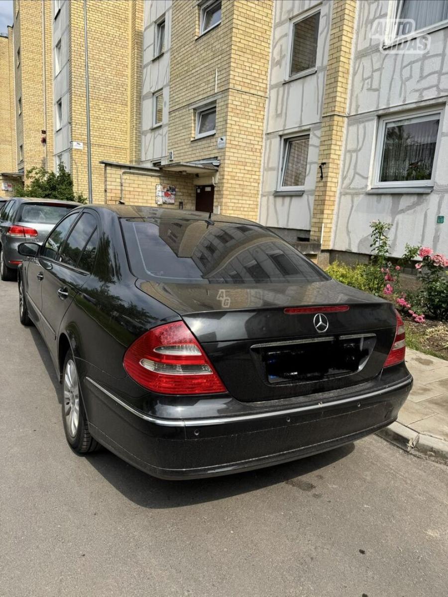 Melns Mercedes-Benz E 320 2003 Viļņa, ar dzinēja tilpumu 3.20 L un nobraukumu 278 tūkst. km par 2950 €, foto 3 vietnē AUTOMOTO.COM.LV