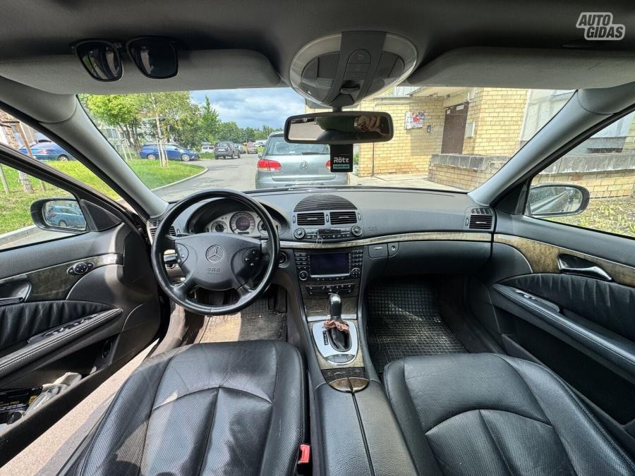 Melns Mercedes-Benz E 320 2003 Viļņa, ar dzinēja tilpumu 3.20 L un nobraukumu 278 tūkst. km par 2950 €, foto 5 vietnē AUTOMOTO.COM.LV