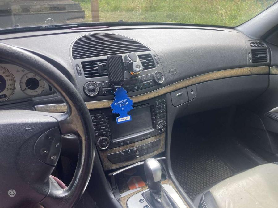 Черный Мерседес Е 320 2003 в Варена, объемом двигателя 3.22 л и пробегом 343 тыс. км за 2699 €, фото 9 на AUTOMOTO.COM.LV