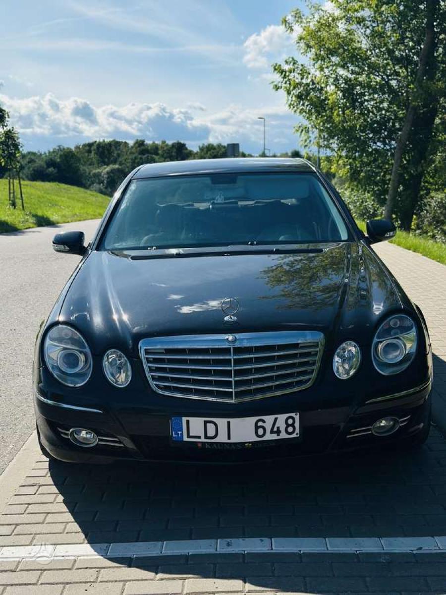 Melns Mercedes-Benz E 320 2003 Trakai, ar dzinēja tilpumu 3.20 L un nobraukumu 377 tūkst. km par 3600 €, foto 3 vietnē AUTOMOTO.COM.LV