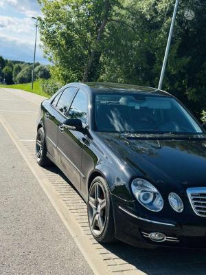 Melns Mercedes-Benz E 320 2003 Trakai, ar dzinēja tilpumu 3.20 L un nobraukumu 377 tūkst. km par 3600 €, foto 4 vietnē AUTOMOTO.COM.LV
