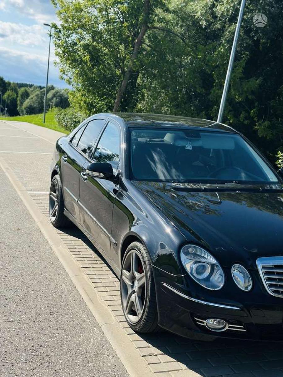 Melns Mercedes-Benz E 320 2003 Trakai, ar dzinēja tilpumu 3.20 L un nobraukumu 377 tūkst. km par 3600 €, foto 4 vietnē AUTOMOTO.COM.LV