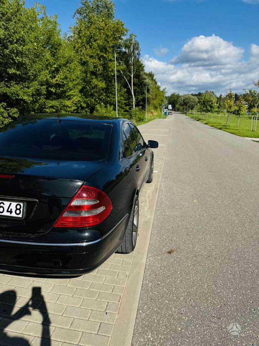 Melns Mercedes-Benz E 320 2003 Trakai, ar dzinēja tilpumu 3.20 L un nobraukumu 377 tūkst. km par 3600 €, foto 7 vietnē AUTOMOTO.COM.LV