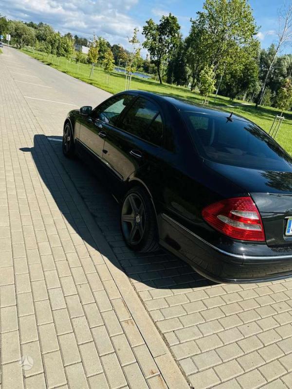 Black Mercedes-Benz E 320 2003 in Trakai, with an engine capacity of 3.20 L and mileage of 377 thousand km for 3600 €, photo 7 on AUTOMOTO.COM.LV