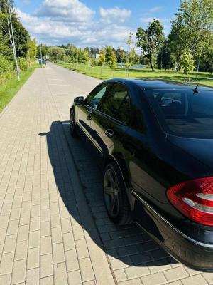 Melns Mercedes-Benz E 320 2003 Trakai, ar dzinēja tilpumu 3.20 L un nobraukumu 377 tūkst. km par 3600 €, foto 9 vietnē AUTOMOTO.COM.LV
