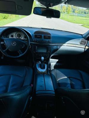 Melns Mercedes-Benz E 320 2003 Trakai, ar dzinēja tilpumu 3.20 L un nobraukumu 377 tūkst. km par 3600 €, foto 10 vietnē AUTOMOTO.COM.LV
