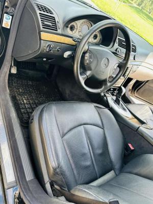 Melns Mercedes-Benz E 320 2003 Trakai, ar dzinēja tilpumu 3.20 L un nobraukumu 377 tūkst. km par 3600 €, foto 14 vietnē AUTOMOTO.COM.LV