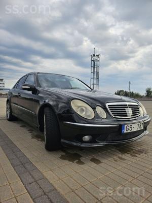 Black Mercedes-Benz E 320 2003 in Riga, with an engine capacity of 3.20 L and mileage of 364 thousand km for 5000 €, photo 3 on AUTOMOTO.COM.LV
