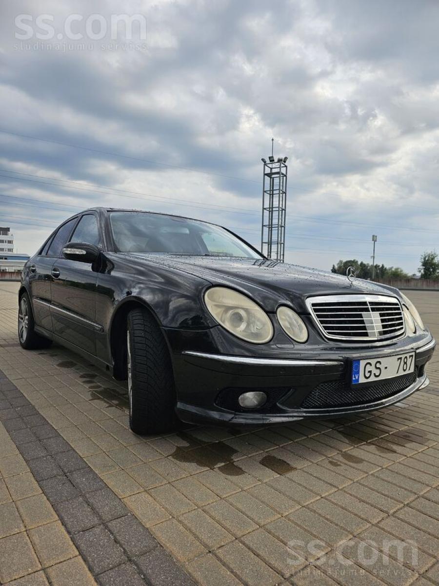 Black Mercedes-Benz E 320 2003 in Riga, with an engine capacity of 3.20 L and mileage of 364 thousand km for 5000 €, photo 3 on AUTOMOTO.COM.LV