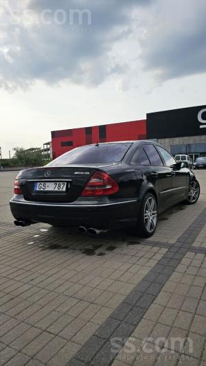 Black Mercedes-Benz E 320 2003 in Riga, with an engine capacity of 3.20 L and mileage of 364 thousand km for 5000 €, photo 4 on AUTOMOTO.COM.LV